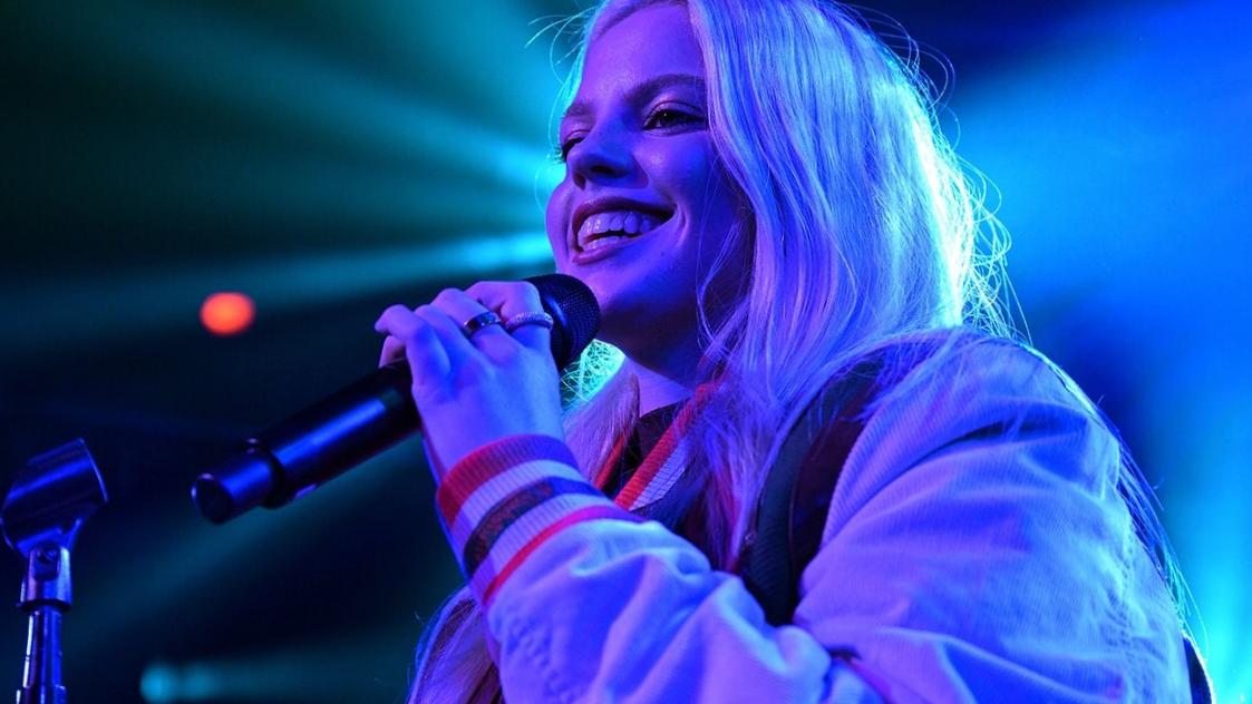 Renee Rapp fixe les dates de sortie de l'album et du single de "Snow ...